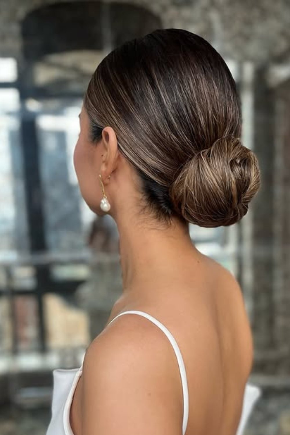 18 Elegant Low Bun Wedding Hairstyles for 2026 Brides – The Mom Beauty