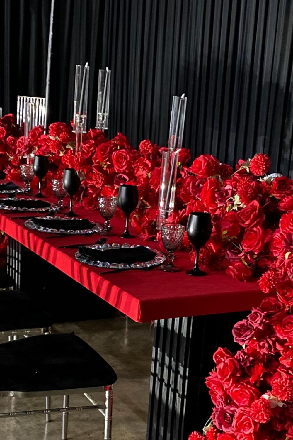 Black and Red Weddings Are Striking and Romantic and These Ideas Show ...