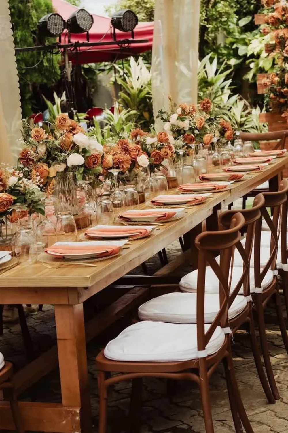 Brown Wedding Themes Are Having a Serious Glow Up and These Ideas Show ...
